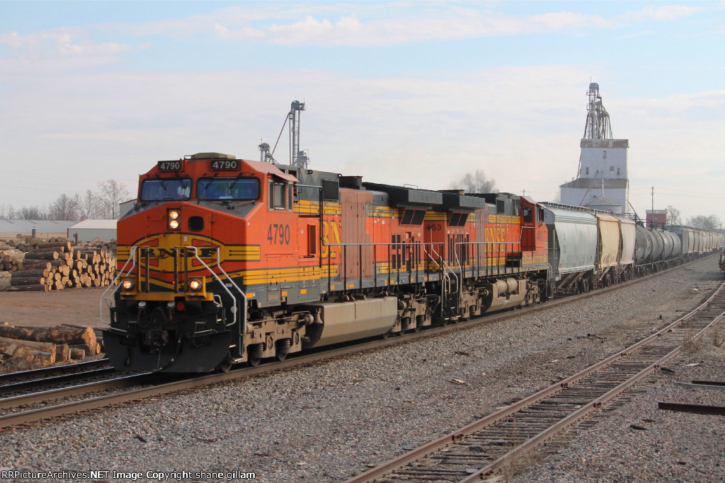 BNSF 4790 leads the local back north at old monroe.